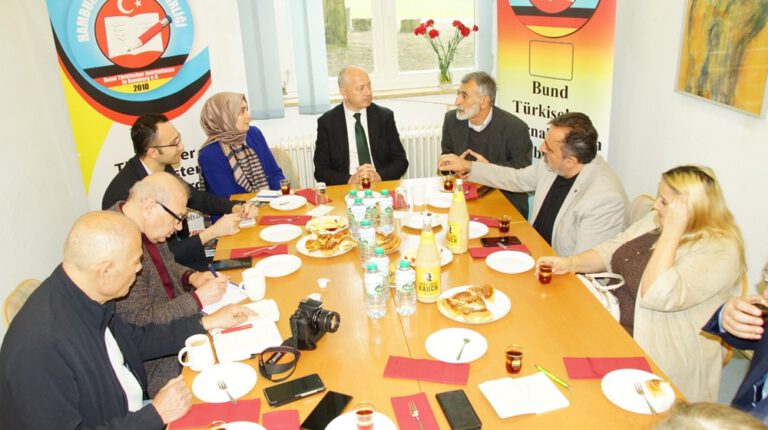 YTB heyeti HTBB’yi ziyaret etti: “Gençler ve medya projeleri ortak ...